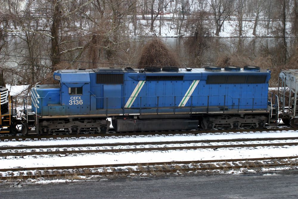 CEFX 3136 passes CP JU on NS 32A